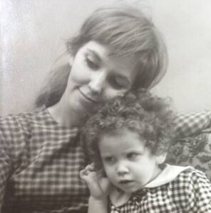 Meet Jerry Stiller's Daughter Amy Stiller (Bio, Wiki)